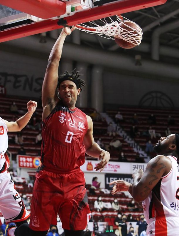 '설린저 38점' KGC, KT 꺾고 2연승…4강행 1승 남아 : 네이트 스포츠