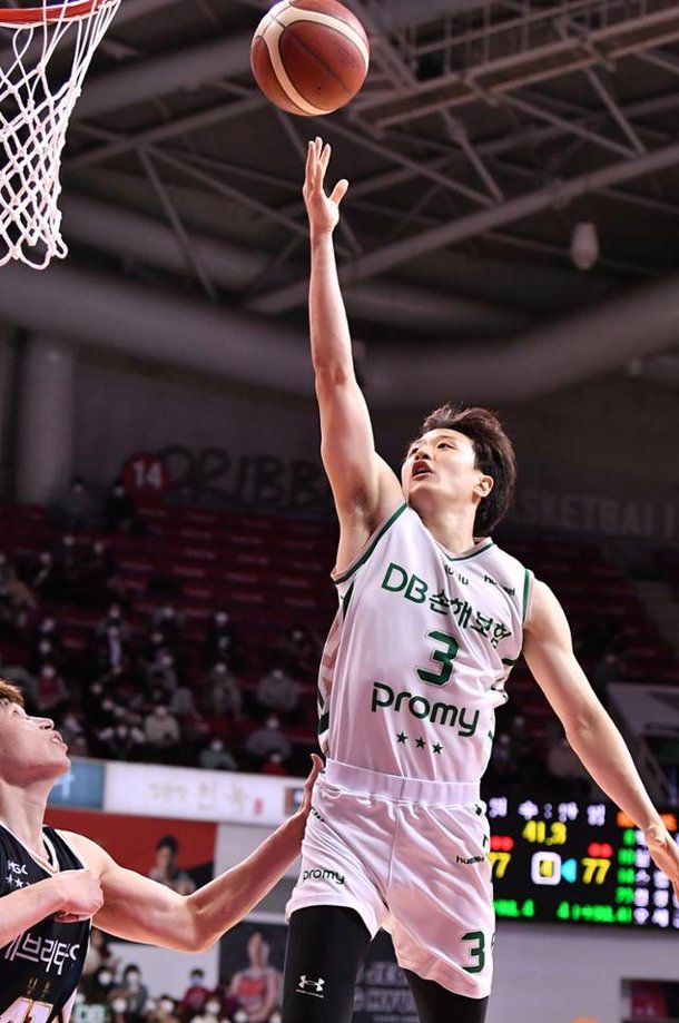 '29득점 허웅' DB, 2차 연장 끝에 KGC인삼에 승리 : 네이트 스포츠