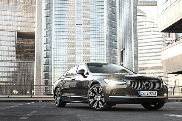 [시승기] 새로운 변화로 더욱 진해진 '플래그십 세단'의 가치, 볼보 S90 B6 AWD 인스크립션 : 네이트 뉴스