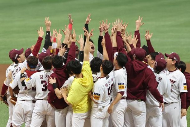 키움, LG 잡고 KS 진출…. '5할' 이정후, 시리즈 MVP : 네이트 스포츠