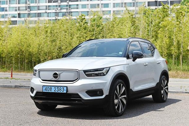 [비교 시승] 합리적인 선택을 이끄는 프리미엄 EV – 볼보 XC40 리차지 & 아우디 Q4 e-트론 : 네이트 뉴스