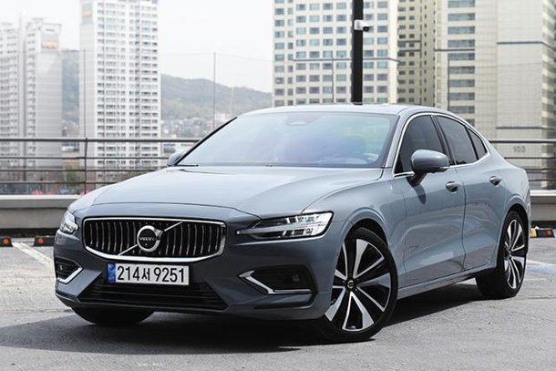 [시승기] 프리미엄 세단 시장의 매력적인 선택지 – 볼보 S60 B5 얼티메이트 브라이트 : 네이트 뉴스
