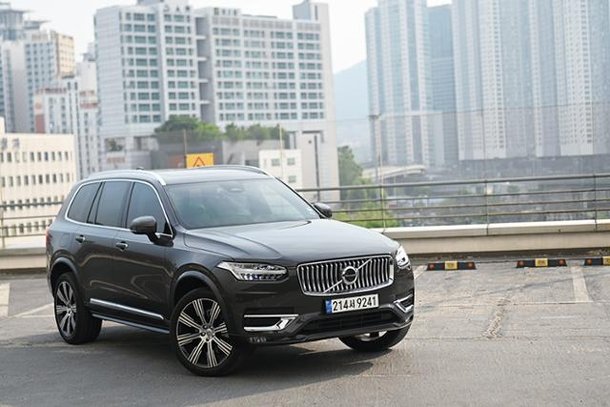 [시승기] 견실함으로 이목을 끄는 3열 SUV – 볼보 XC90 B6 AWD : 네이트 뉴스