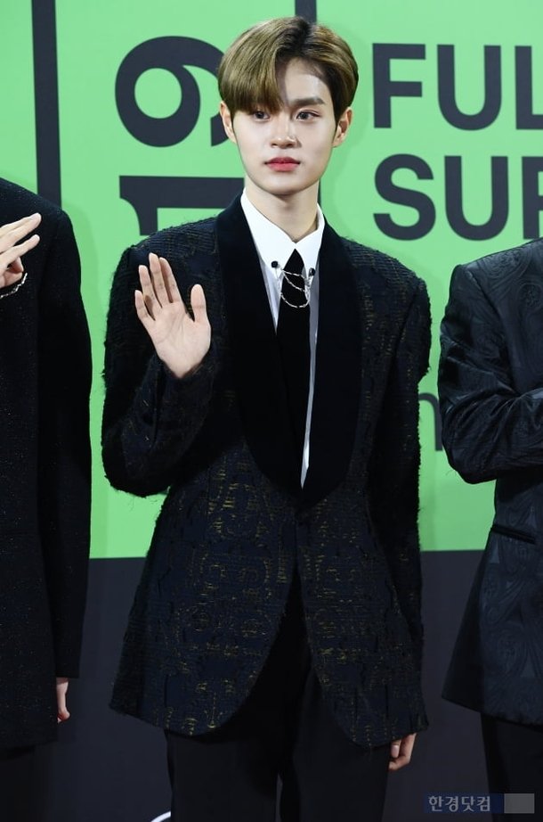 [포토] AB6IX 이대휘, '부드러운 눈빛 카리스마' (2019 멜론뮤직어워드) : 네이트 연예