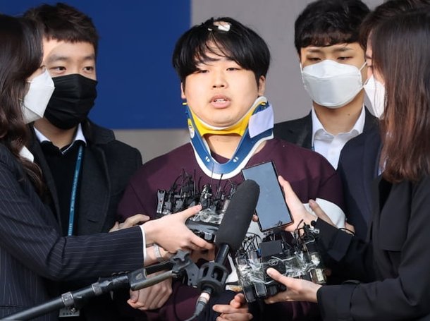 N번방 조주빈 연예인 4명 개인정보 빼내…박사방 핸드사인 인증 사진도 네이트 뉴스