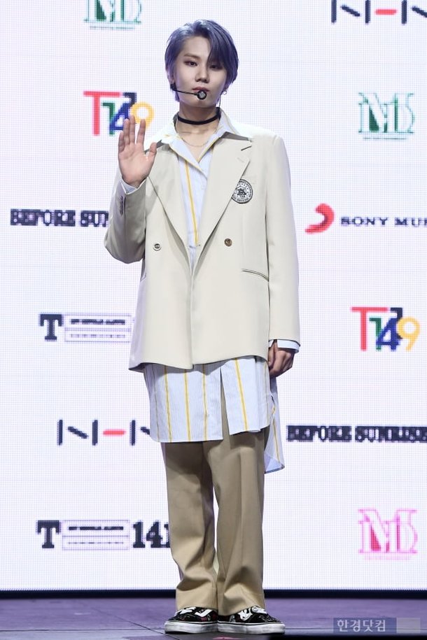 [포토] T1419 시안, '부드러운 손인사~' : 네이트 연예