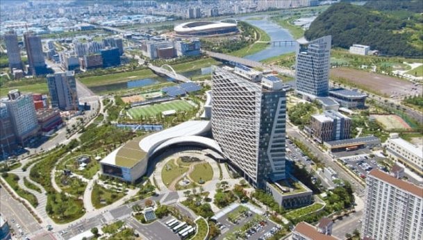 LH, 5300억원 규모 ESG 채권 발행…"임대주택 건설에 활용" : 네이트 뉴스