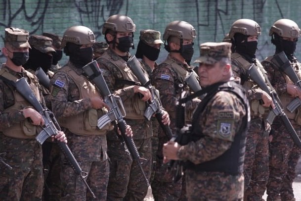 '범죄와의 전쟁' 선포한 엘살바도르…"성인 2% 수감" : 네이트 뉴스