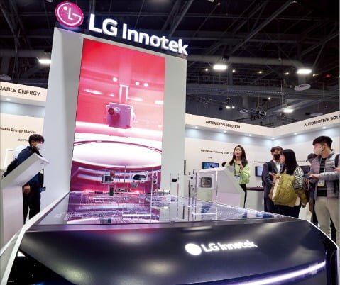 '전장기술 부심' 드러낸 LG이노텍…3세대 OLED 공개한 LGD : 네이트 뉴스