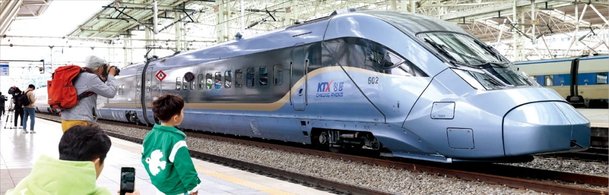 [포토] 시속 320㎞ 'KTX-청룡' 내달부터 달린다 : 네이트 뉴스