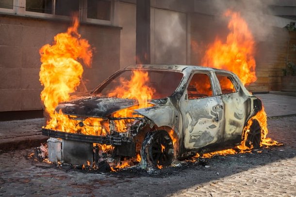 리콜 예정이던 싼타페, 주행 중 불났다…인명피해 없어 : 네이트 뉴스