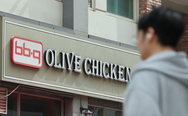 가격 올렸더니 실적도 '쑥'…'BBQ vs bhc' 치킨 1위 놓고 각축 : 네이트 뉴스