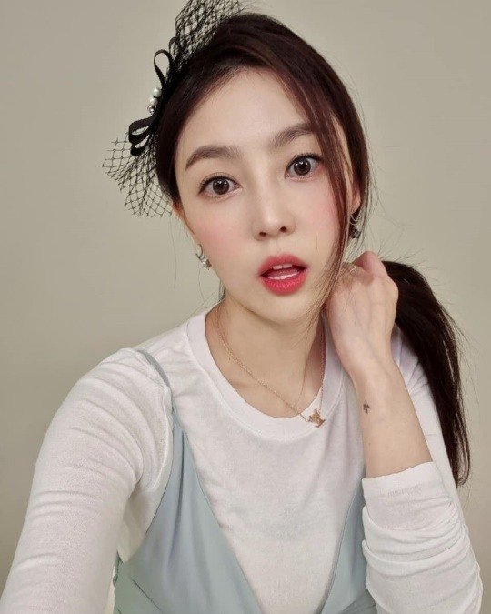 '43.8kg 회복' 김사은, 베일듯한 턱선 자랑…♥성민 또 반하겠네 : 네이트 연예