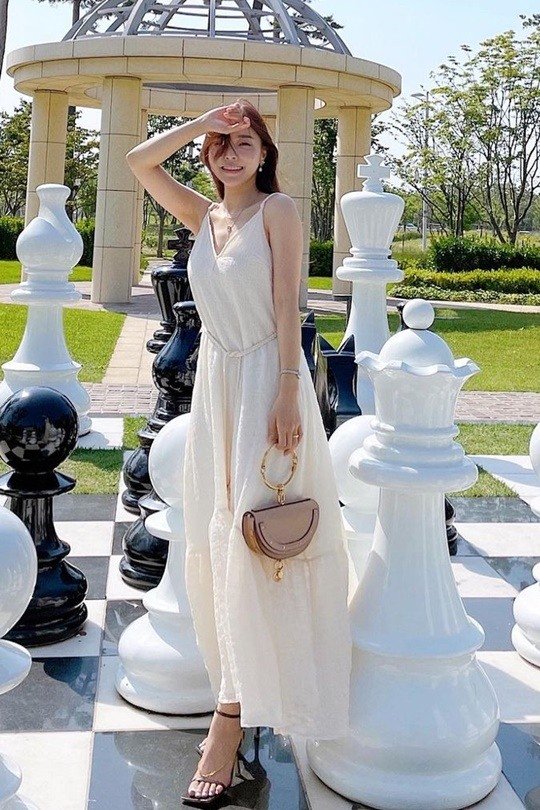 '박성광♥' 이솔이, 45.6kg 날씬하니 뭘 입어도 예쁘네…여신 자태 : 네이트 연예