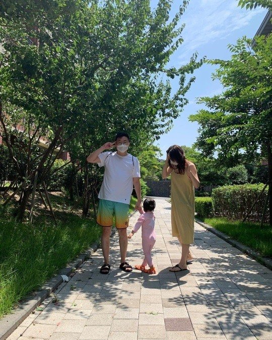 둘째 임신 이지혜 비키니 입고 군살제로 몸매…♥문재완x딸 태리와 워터파크 네이트 연예