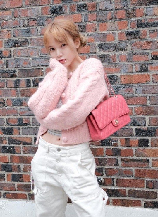 '41kg' 전 AOA 지민, 너무 날씬한 개미허리…크롭티 입는 자신감 인정 | 네이트 연예