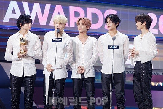 [포토]TXT, Worldwide Fans Choice 수상! : 네이트 연예