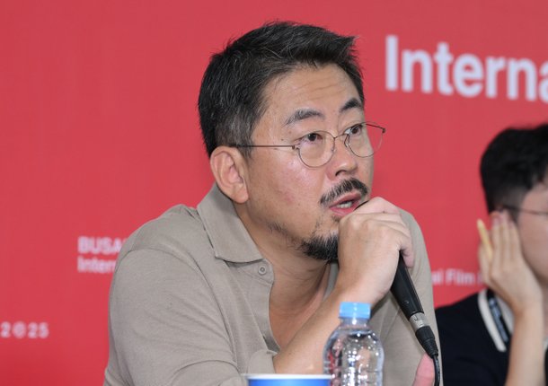 [30th BIFF] 나홍진X양가휘X한효주 부담 속 출범한 부국제 경쟁 심사 드디어 '첫 삽'…"편견 없이 보겠다" : 네이트 연예