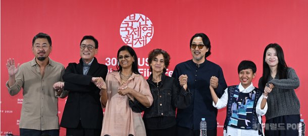 [30th BIFF] 나홍진X양가휘X한효주 부담 속 출범한 부국제 경쟁 심사 드디어 '첫 삽'…"편견 없이 보겠다" : 네이트 연예