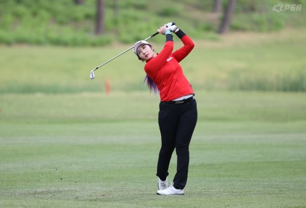 [KLPGA 선수권 1R] 노보기 5언더 배선우 "2주격리후 채잡은 지 6일…운이 좋았어요" : 네이트 스포츠