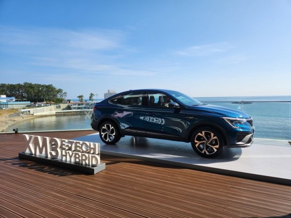 [시승기-XM3 E-TECH 하이브리드] 고속도로 연비 21㎞/ℓ…전기차 쏙 빼닮았네 : 네이트 뉴스