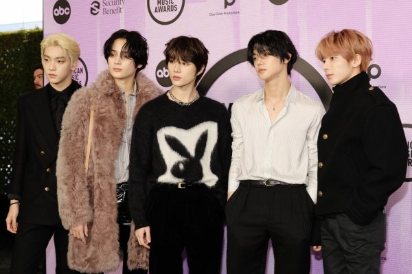 TXT, 美 3대 음악 시상식 입성…AMA 레드카펫 밟았다 : 네이트 연예