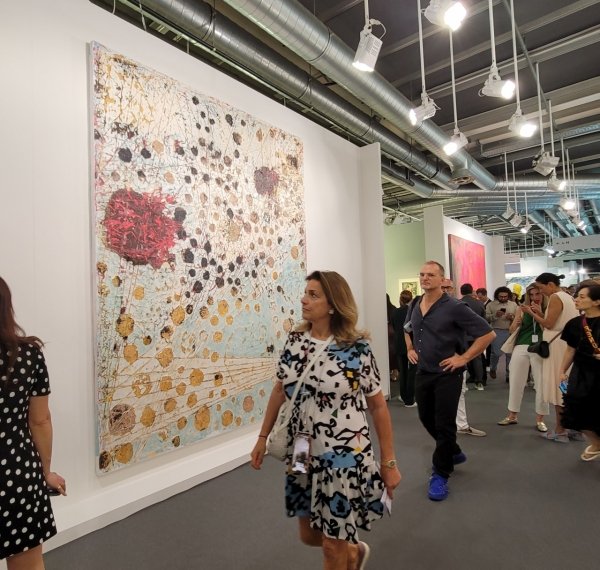 개막 첫 날, 브루주아의 거미 조각 297억에 팔렸다 [아트바젤 2023] : 네이트 뉴스