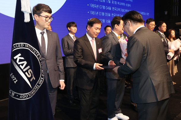 "AI 인재 100만명 양성" KAIST, SW 산업발전 '대통령 표창' : 네이트 뉴스