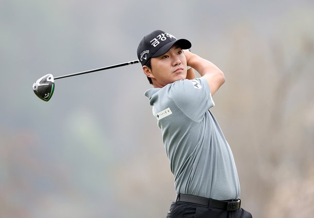 옥태훈, KPGA 개막전 2R 공동선두 "인내심 갖고 첫 우승 도전하겠다" : 네이트 스포츠