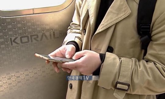 더이상 디지털 소외계층 아니다…4050세대 OTT·배달앱 결제↑ : 네이트 뉴스