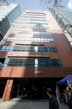 신사업 성과내는 BGF, 그래도 답은 CU 편의점에 있다? : 네이트 뉴스