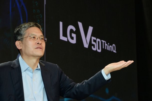 [MWC19] LG전자 스마트폰 '배수진'…'V50·G8' 동시 공개 : 네이트 뉴스
