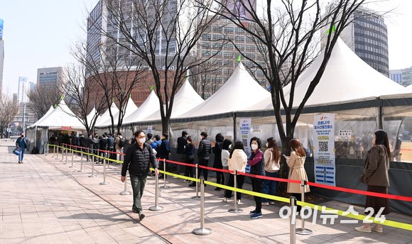 코로나19 신규 확진자 34만명…어제보다 16만명 늘어 네이트 뉴스