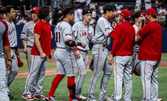 SSG, KBO리그 최초 정규시즌 '와이어 투 와이어' 우승 : 네이트 스포츠