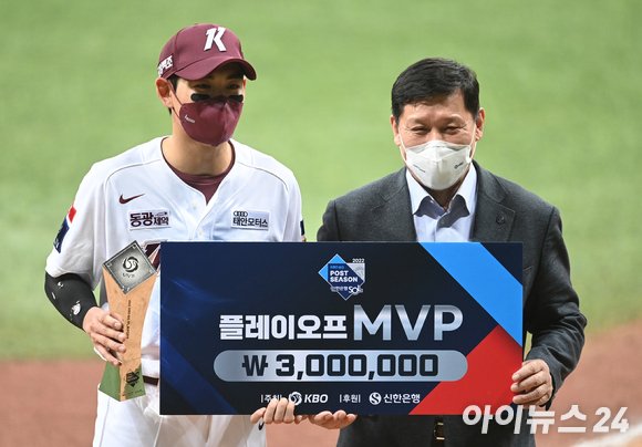 [PO]키움 이정후 시리즈 MVP 선정 "KS도 즐겁게" : 네이트 스포츠