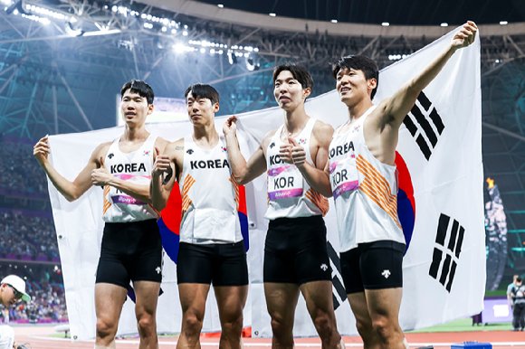 [항저우AG] 37년 만의 쾌거…한국 육상, 남자 400m 계주 동메달 : 네이트 스포츠