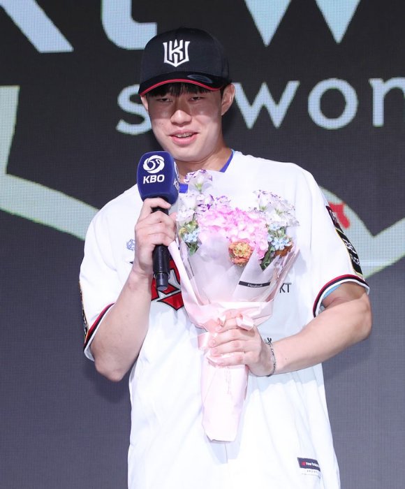 KT, 1R 지명 원상현 포함 2024년 신인 선수 계약 마쳐 : 네이트 스포츠