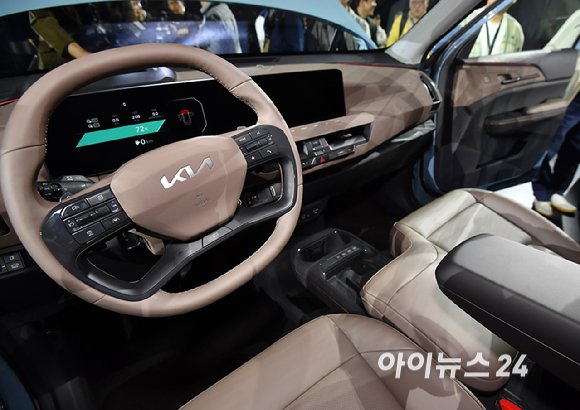 [포토]기아 EV5 'E-GMP' 적용 최초 전륜 기반 전용 EV 첫 국내 공개 : 네이트 뉴스