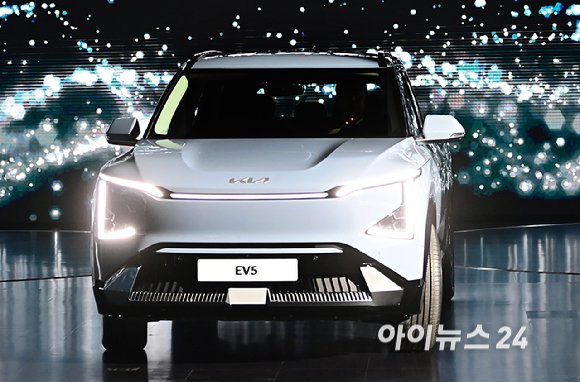 [포토]기아 EV5 'E-GMP' 적용 최초 전륜 기반 전용 EV 첫 국내 공개 : 네이트 뉴스