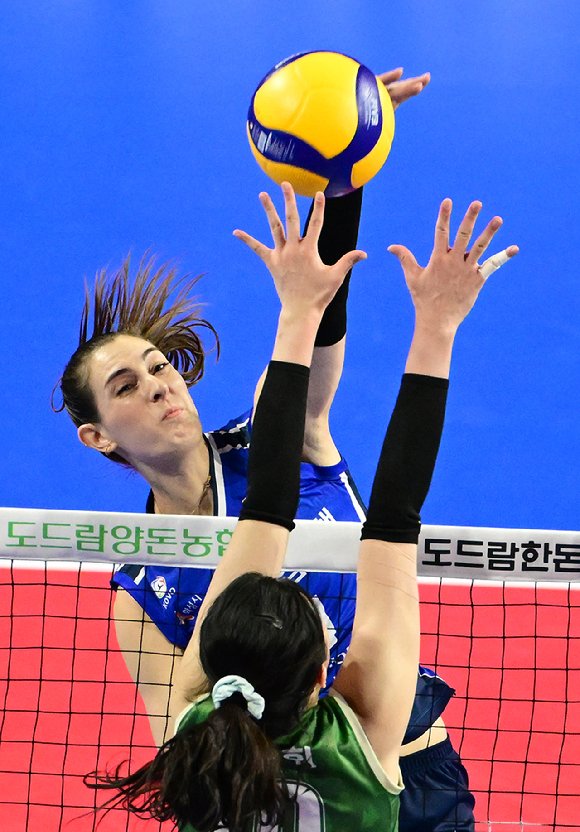 아베크롬비 42점 펄펄 IBK기업은행, GS칼텍스 꺾고 2연승 : 네이트 스포츠