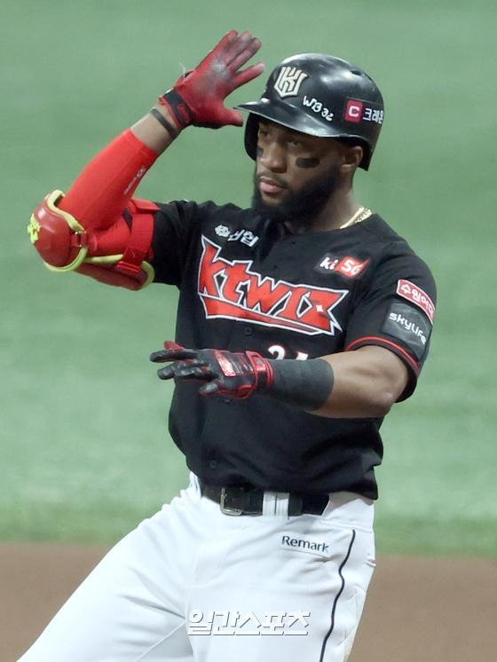 '2020 MVP' 로하스, KT 제안 뿌리치고 日 한신행 : 네이트 스포츠