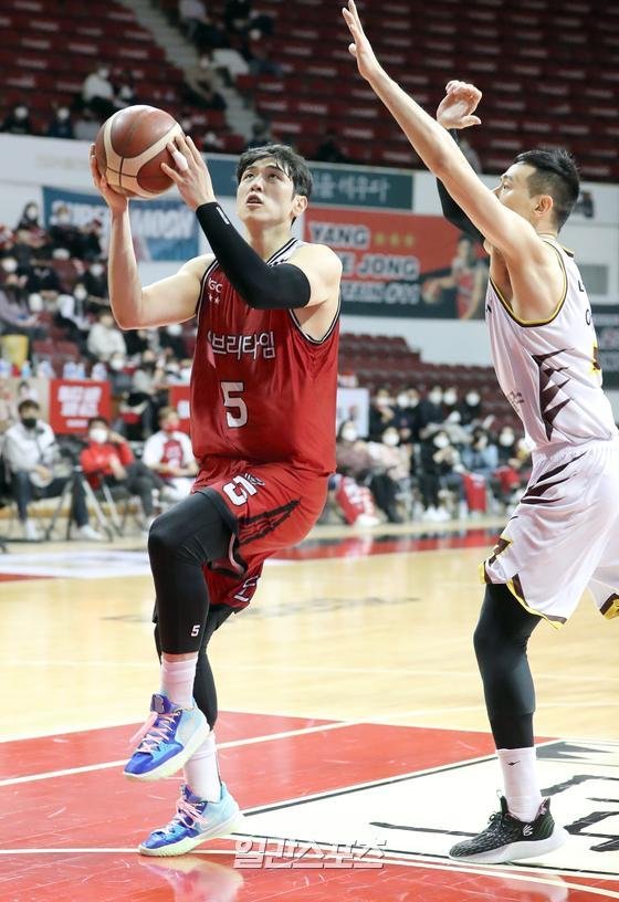 '에이스' KGC 변준형, KBL 3R MVP : 네이트 스포츠