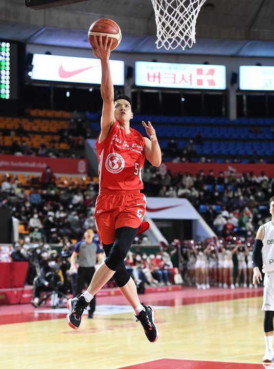 김선형 '4Q 14점'….SK, KT에 '11점 차' 뒤집기 역전승 : 네이트 스포츠