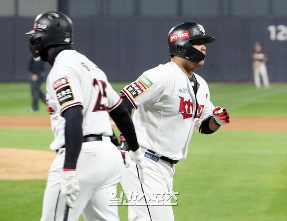 [준PO4] PS 첫 아치+4G 연속 타점…국가대표 4번 타자가 돌아왔다 : 네이트 스포츠