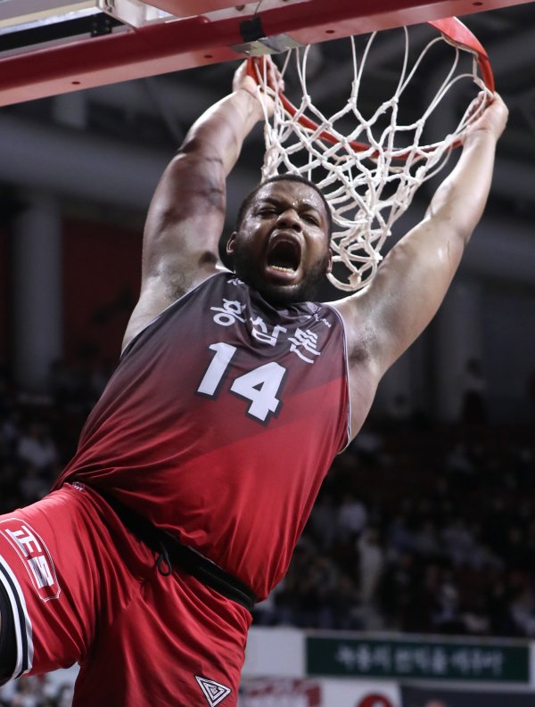 1·2위 KGC·LG 나란히 승리→1.5경기 차 유지…캐롯은 PO 확정(종합) : 네이트 스포츠