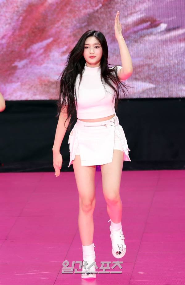[포토] 아이브 이서 '귀여운 안무' : 네이트 연예