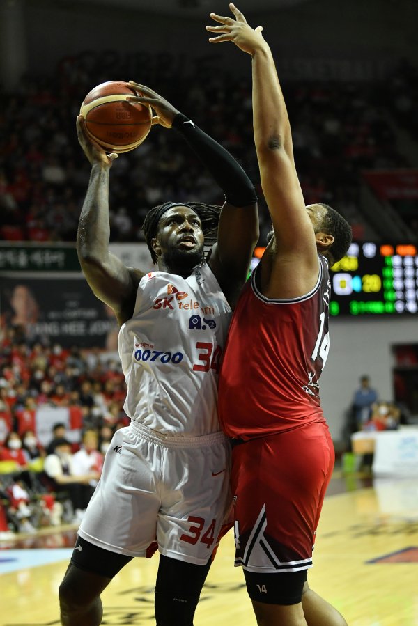 안양 KGC, 챔프전 반격…SK에 81-67 완승 '1승 1패' [IS 안양] : 네이트 스포츠