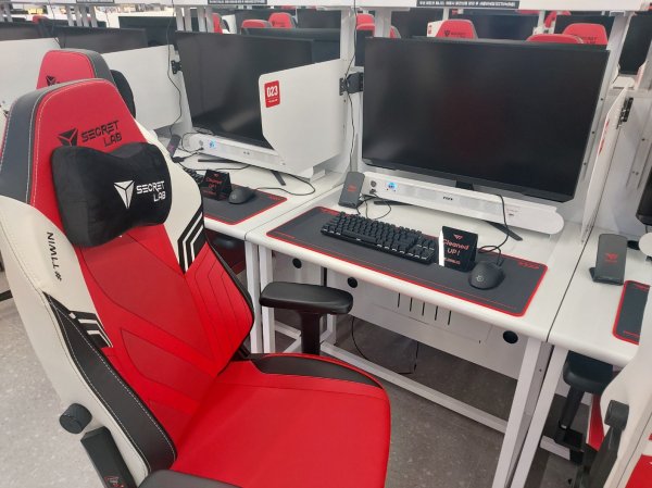 홍대 한복판에 T1 PC방 오픈…페이커 해물짬뽕라면·구마유시 비빔면도 : 네이트 뉴스