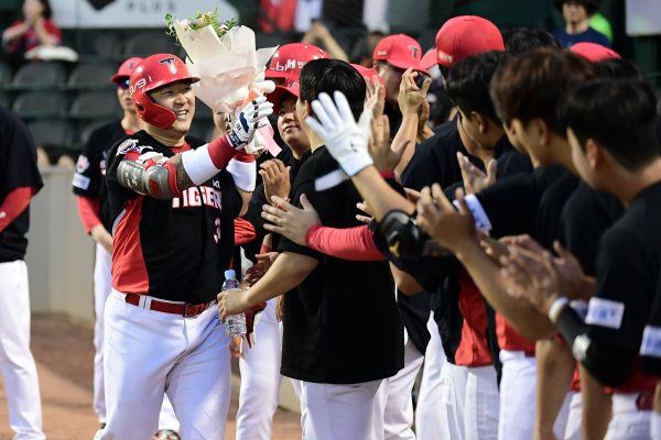 '우여곡절' 돌아온 최형우의 1500타점 기념구, KBO 기증→박물관 전시 예정 : 네이트 스포츠