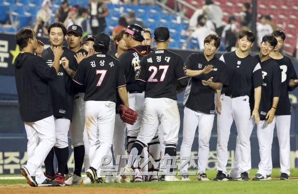 [포토]KT, 8-4 LG 제압 : 네이트 스포츠